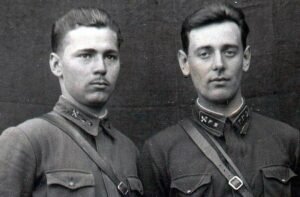 Soviet Military Uniform History 1918–1945 | Red Army & WW2 Guide